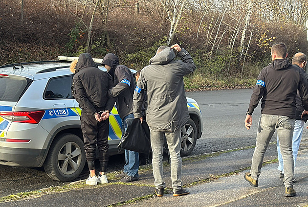 Ozbrojení lupiči přepadli byt v pražských Košířích - iDNES.cz