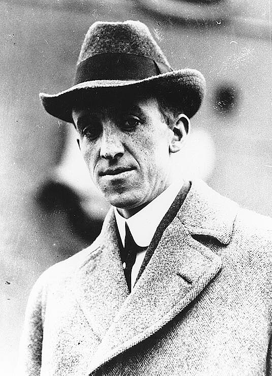 Ukázal, že to jde. Eugene Burton Ely začal psát historii letadlových lodí