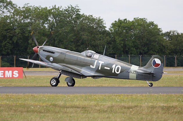 Československý spitfire je na prodej. Legendární stíhačka obletěla celý ...