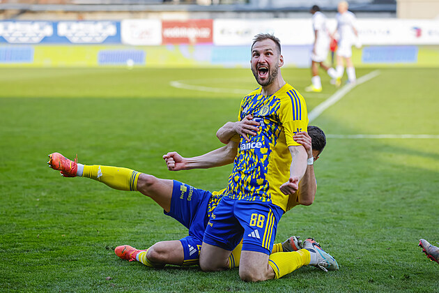 Fotbal je droga. Kdyby to šlo, hrál bych i 50 let! říká zlínský Poznar ...