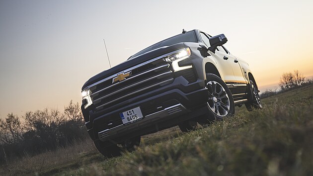 Vyzkoušeli jsme velký americký pick-up Chevrolet Silverado - iDNES.tv