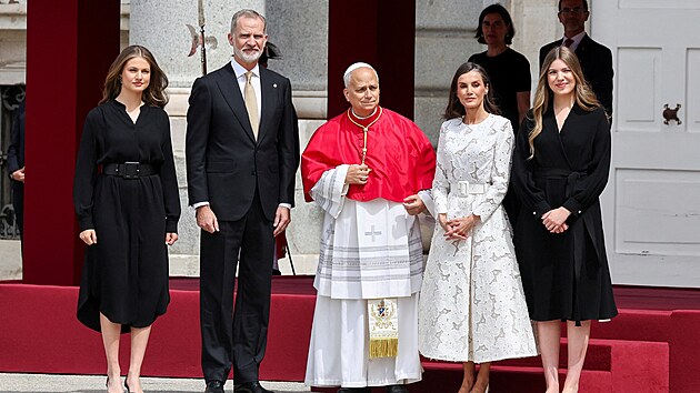 Královna Letizia uplatnila starobylé privilegium určené pro osm žen na ...