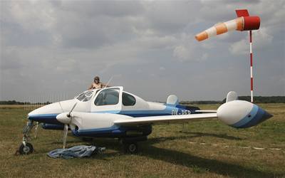 V Praze havarovalo dvoumístné letadlo | Česko | Lidovky.cz