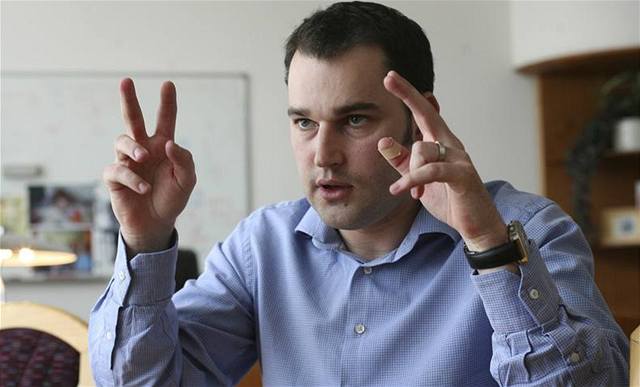 Česko se koruny jen tak nevzdá. Podle Hampla euro není dobrou měnou ...