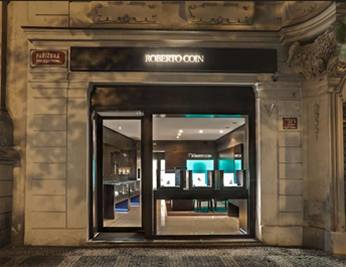 Klenotník, jehož šperky zdobí také Madonnu, otevírá v Praze | Ekonomika ...