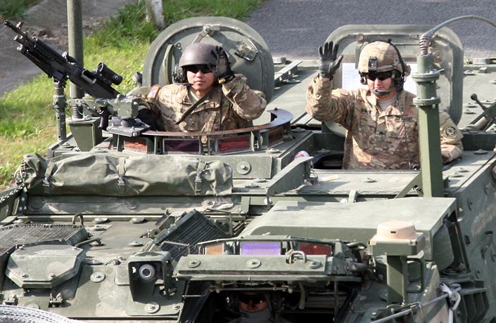 USA pošlou přes Atlantik 20 000 vojáků. Půjde o největší přesun ...