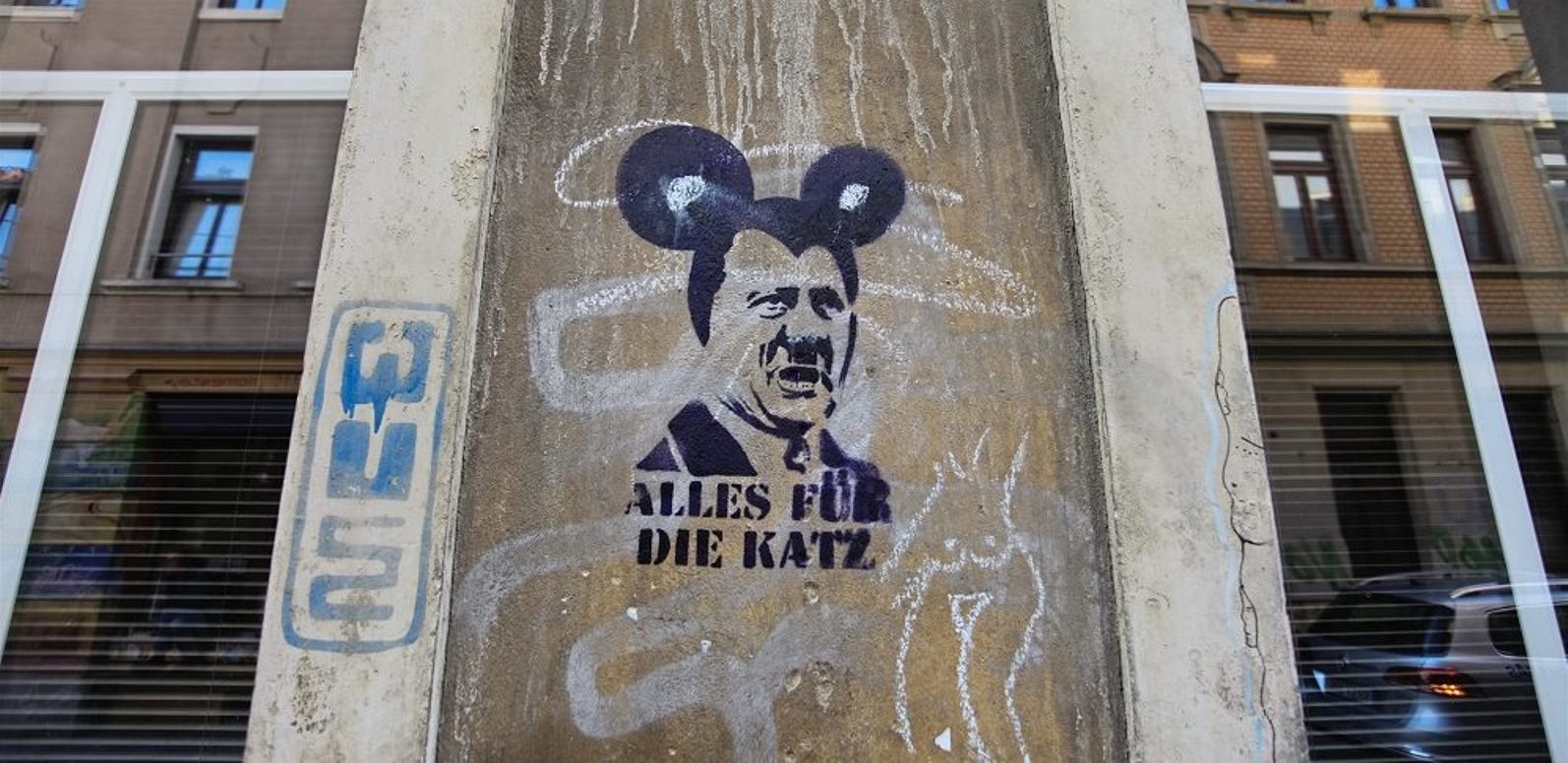 Fotogalerie: Ať si ho sežerou! Adolf Hitler jako Mickey Mouse ...