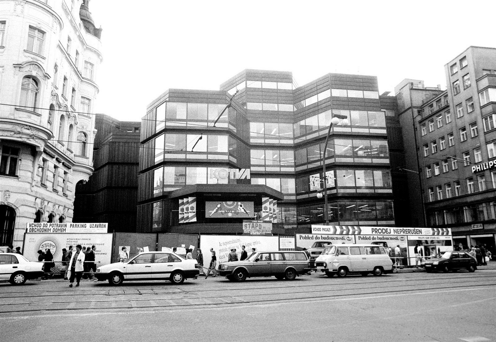 Fotogalerie: Obchodní dům Kotva v roce 1992.