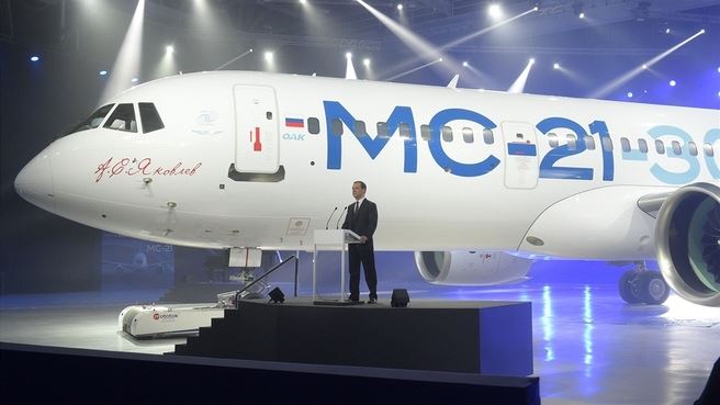 Nový ruský dopravní letoun MS-21 má za sebou první let | Ekonomika ...