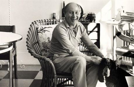 V 95 letech zemřel britský lékař a spisovatel Richard Gordon, autor ...