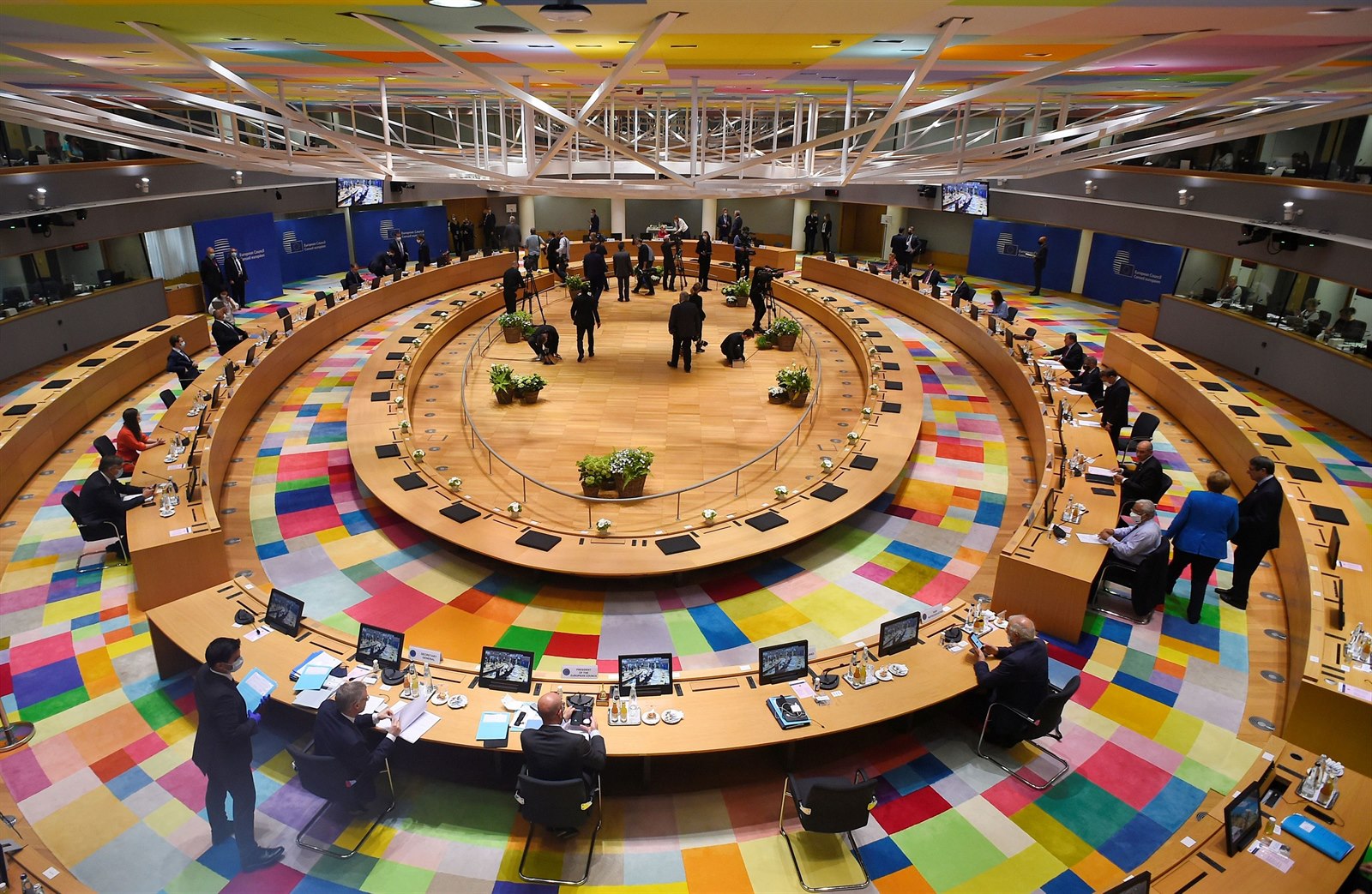 Druhý den summitu EU skončil opět bez dohody, lídři se sejdou v neděli ...