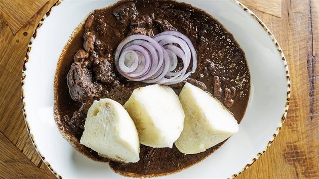 Vášně kolem guláše: jak na ten zabijačkový podle Jana Punčocháře ...