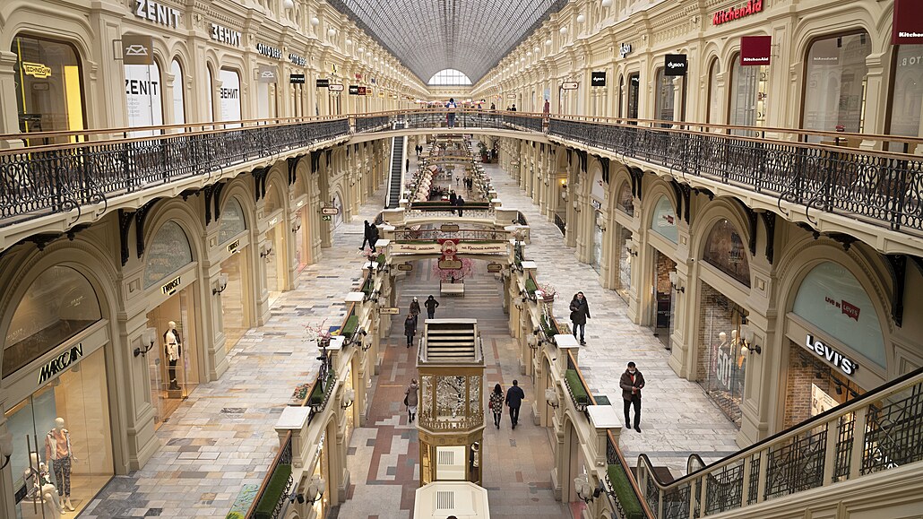 Čech v Moskvě: Rusové hledají ‚ostrovy svobody‘ a houfně mizí ze země ...