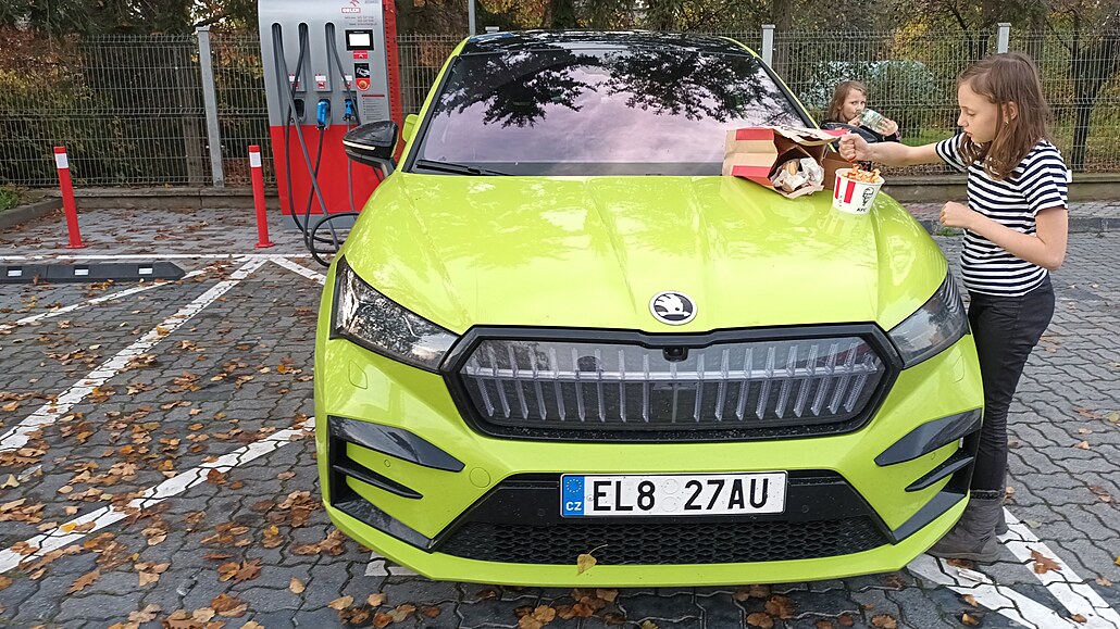 Lze dojet k Baltu elektroautem bez zbytečného čekání? Zádrhel se ...