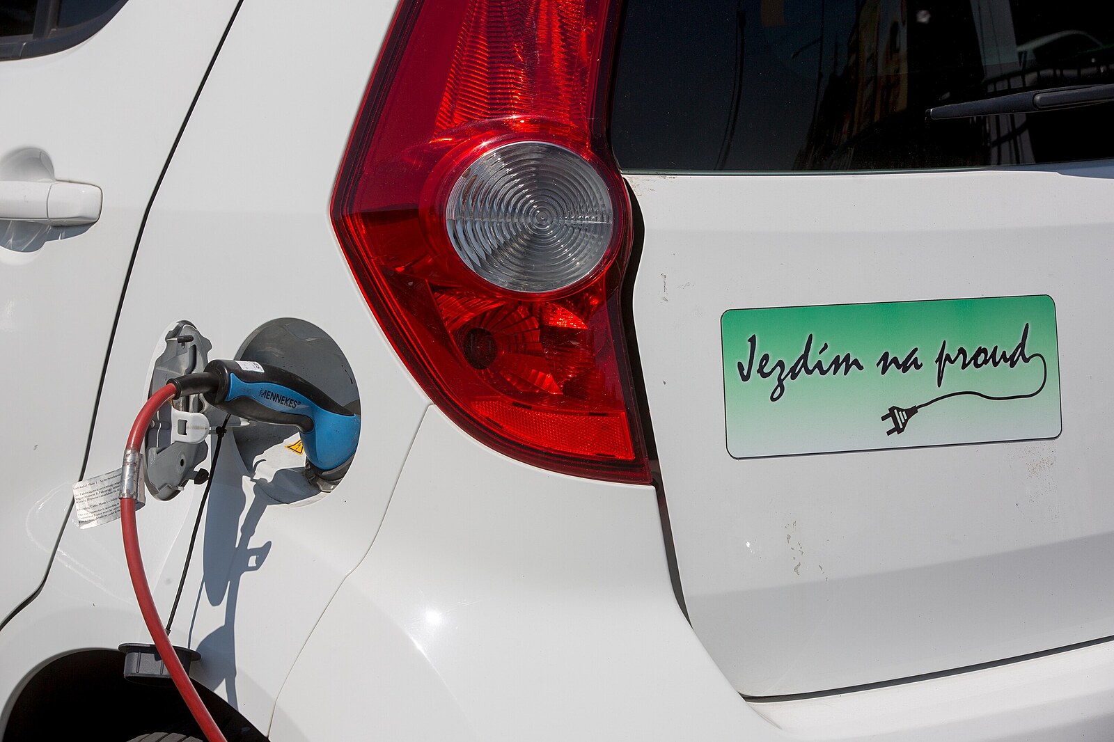 Rok 2035: revoluce se konat nebude. Elektroauta ovládnou evropský trh s ...