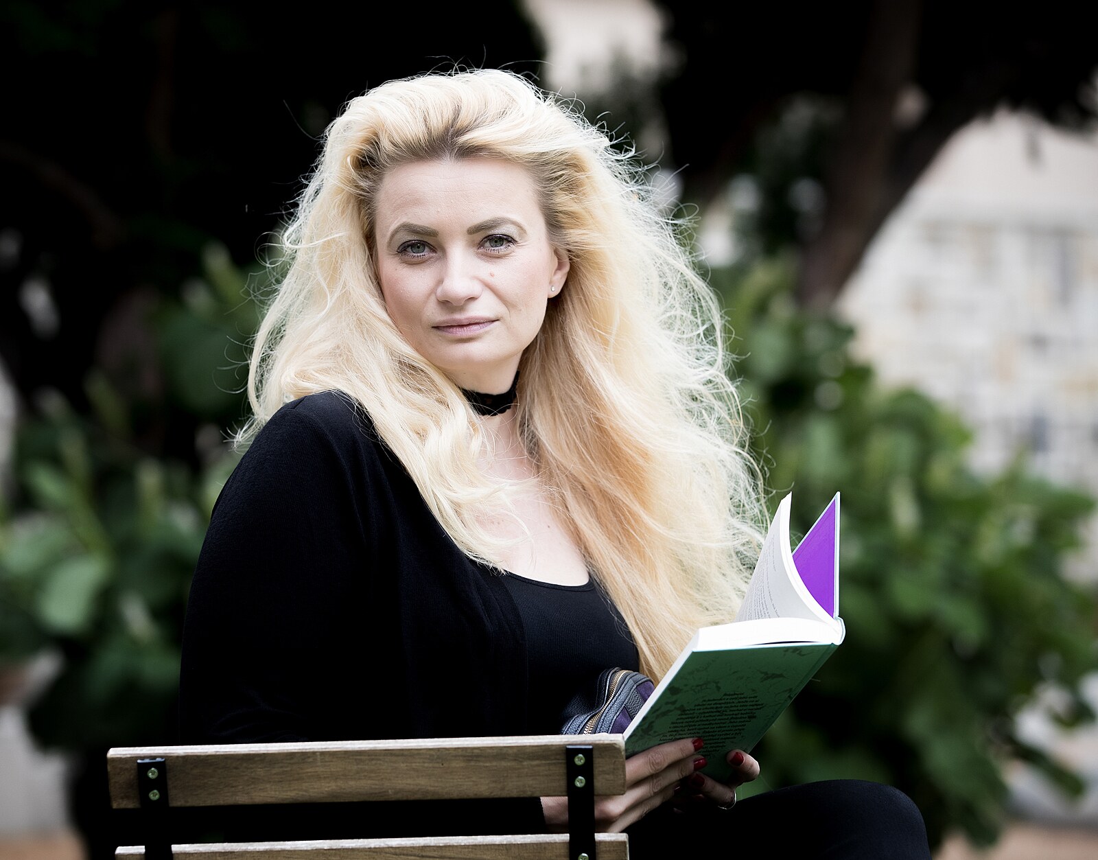 V nové knize Zuzany Dostálové Karneval zvířat jede orchestr na zájezd. Kam se hrabou školní ...