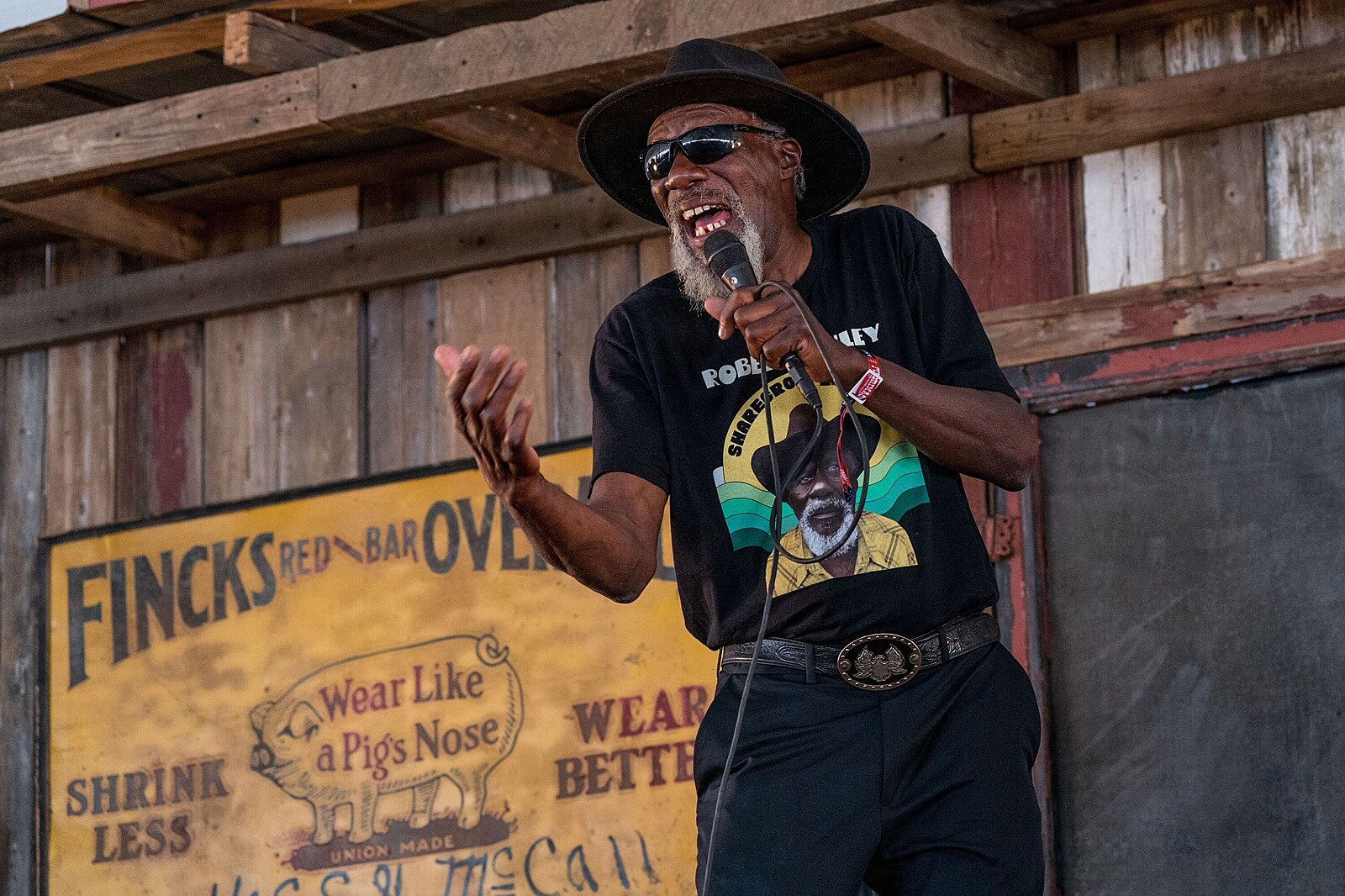 Hlas ze starých dobrých časů. Robert Finley na novém albu opět dokazuje ...