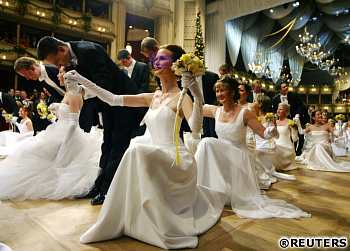 Pamela vystavila na plese svá ňadra - iDNES.cz