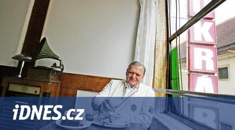 V nejstarší kavárně v Brně peče cukrář Adolf Zeman už dvaašedesát let ...