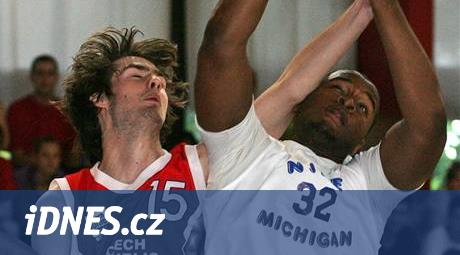 Svíčkovou? Raději fast food. Američtí basketbalisté jsou na zkušené v ...