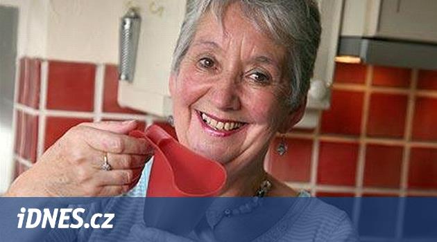 Důchodkyně vymyslela univerzální naběračku, za měsíc jich prodala 10 ...