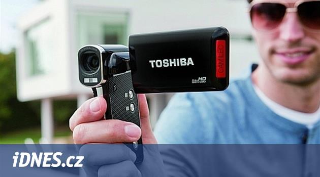 Full HD videokamera s třípalcovým dotykovým displejem se vejde do ruky ...