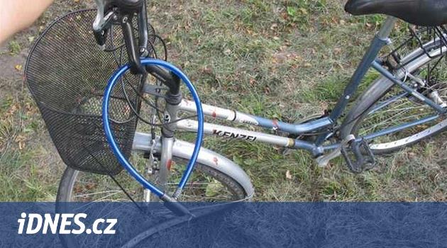 Řidič kvůli opilci na kole raději zastavil, přesto srážce nezabránil ...