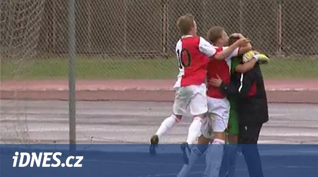 VIDEO: Kuriózní gól brankáře. Dal ho Řehák, syn slávistického srdcaře ...