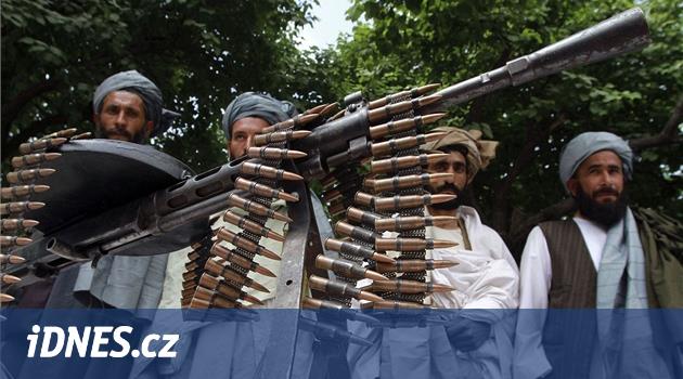 Vrtulník s 9 cizinci musel nouzově přistát v Lógaru. Zajal je Taliban ...