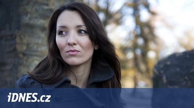 VIDEO: Kapela Sarah & The Adams má klip ke skladbě Pověz mi - iDNES.cz
