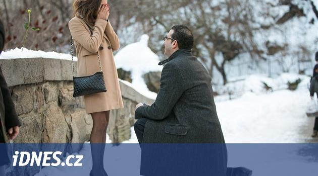 VIDEO: Romantický špion. Fotograf tajně fotí žádosti o ruku - iDNES.cz