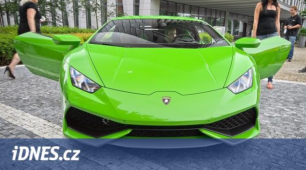 OBRAZEM: Běsnící býk je v Česku. Nové lambo je jedovatě zelené - iDNES.cz