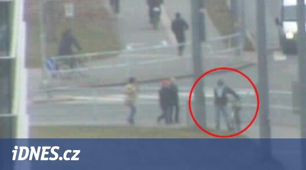 VIDEO: Opilý cyklista bojoval s gravitací, nemohl si ani nandat batoh ...