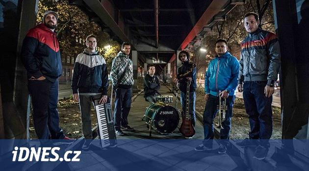 VIDEO: Fast Food Orchestra si v novém klipu utahují z hiphopových klišé ...