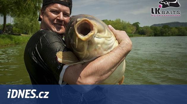 Světový rekord. Čech chytil v Maďarsku skoro padesátikilového kapra - iDNES.cz