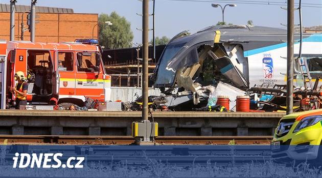 Studénka půl roku po neštěstí na přejezdu. Řidiče kamionu čeká soud ...