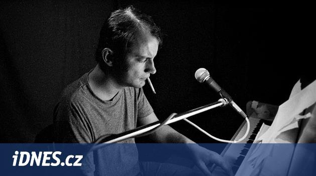 Nebe je zatažený. Filip Topol sám a naživo je nejniternější i ...