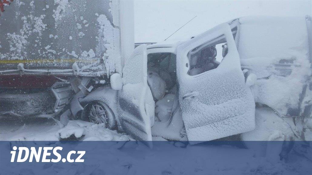 U Popradu se v řetězové nehodě srazily desítky aut, přes 20 zraněných ...