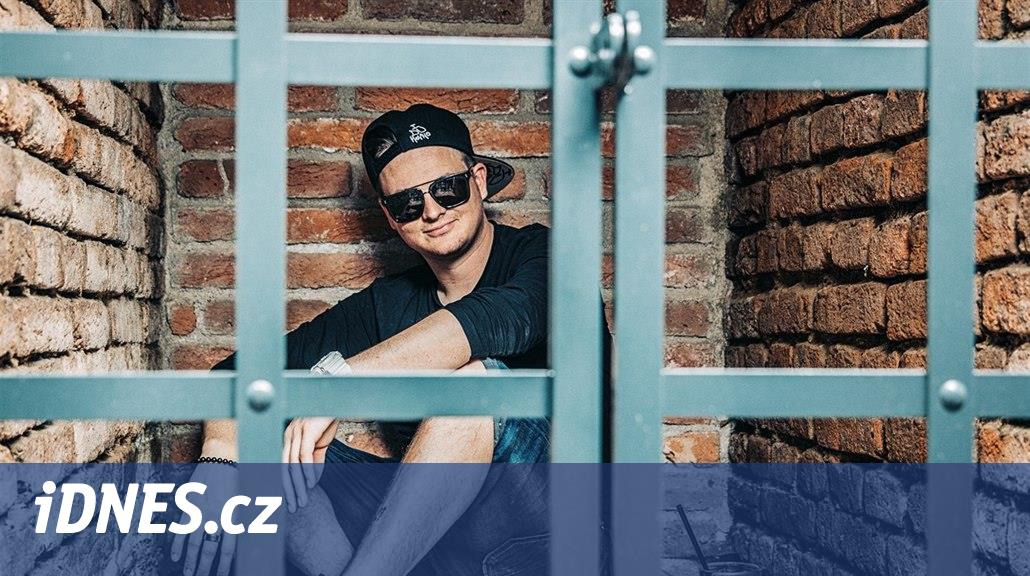Kazma měl nehodu na jednokolce, ošklivě si zlomil ruku - iDNES.cz