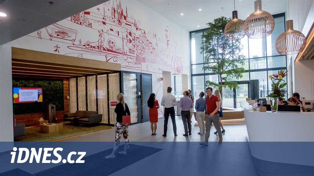 OBRAZEM: Nové sídlo Johnson & Johnson. Babylón, kde nemáte svou židli ...