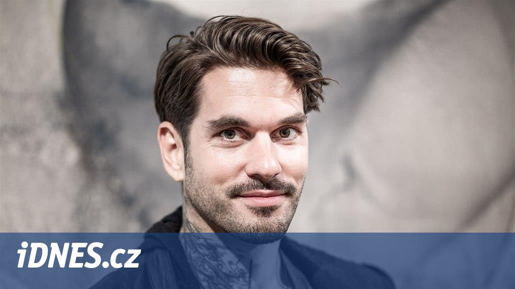 Čára je začátek všeho, míní výtvarník Musil. Bývalý tatér vystavuje v ...