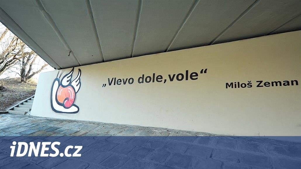 „Vlevo dole, vole.“ Timo připsal prezidentovi další citát pod mostem ...