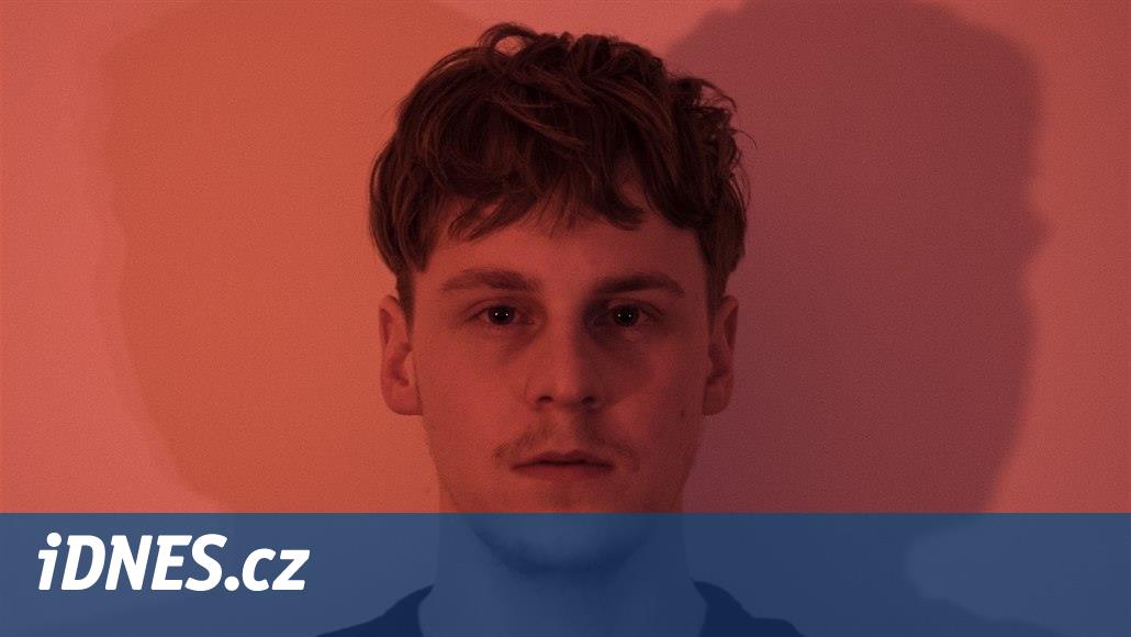 VIDEO: Účastnil se SuperStar, teď Štěpán Urban v klipu sází na erotiku ...