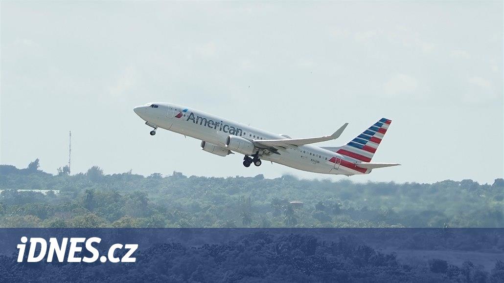 Letadlo American Airlines nouzově přistálo. Muž na palubě kouřil konopí ...
