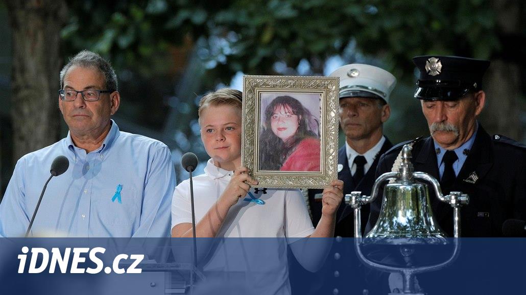 Američané si připomněli útok z 11. září 2001. Trump uctil oběti v ...