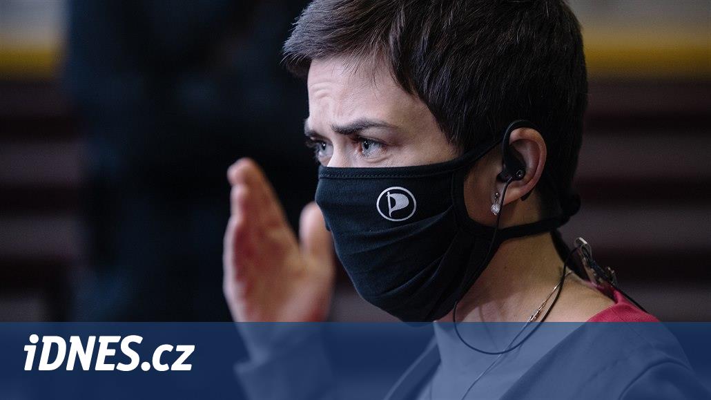 Piráti navrhli, aby v nouzovém stavu poslanci schvalovali zákony online ...