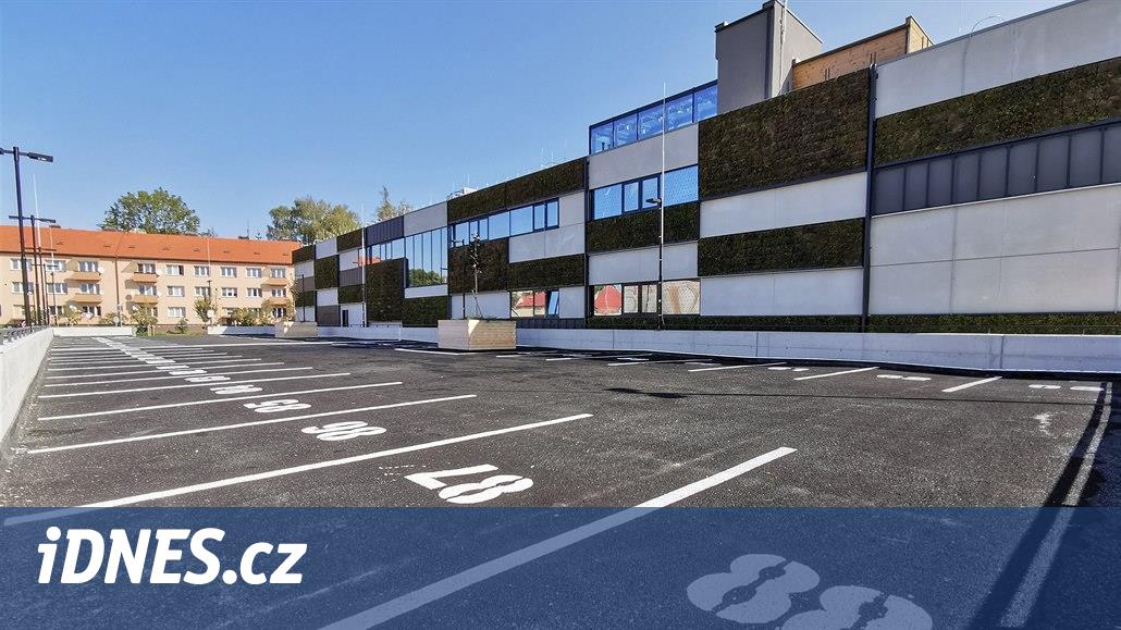Řidičům se v centru Brodu vrací stání, otevřela se část parkovacího ...