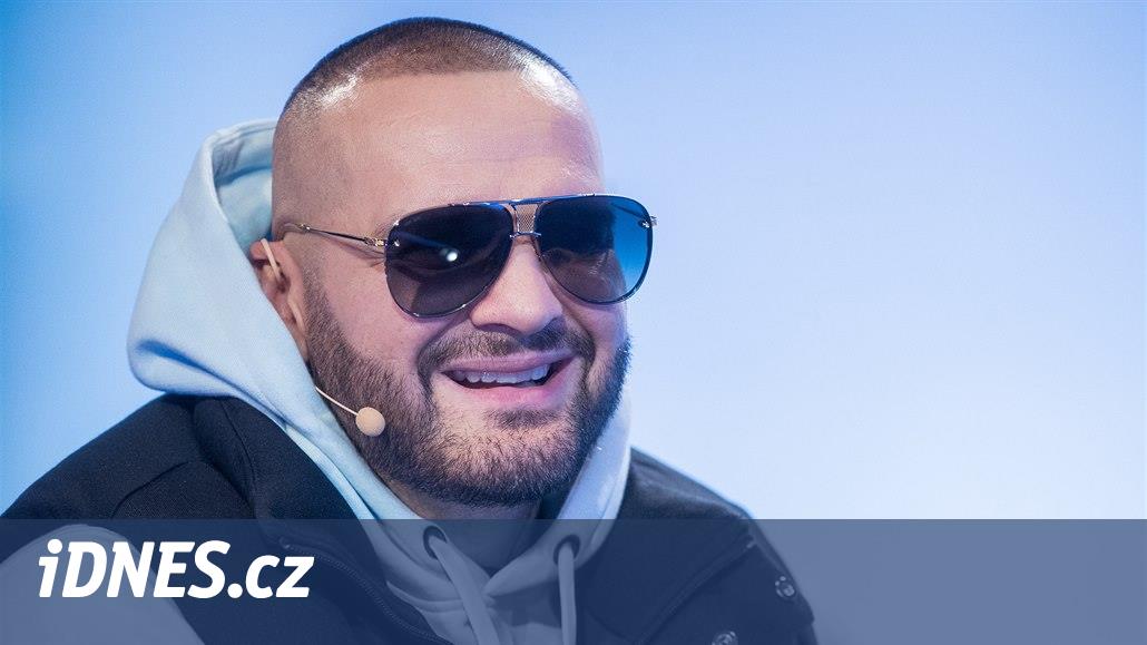 TRENDY V KLIPECH: Rytmusův Bengoro je zpět, moderátor hitparády uvádí ...