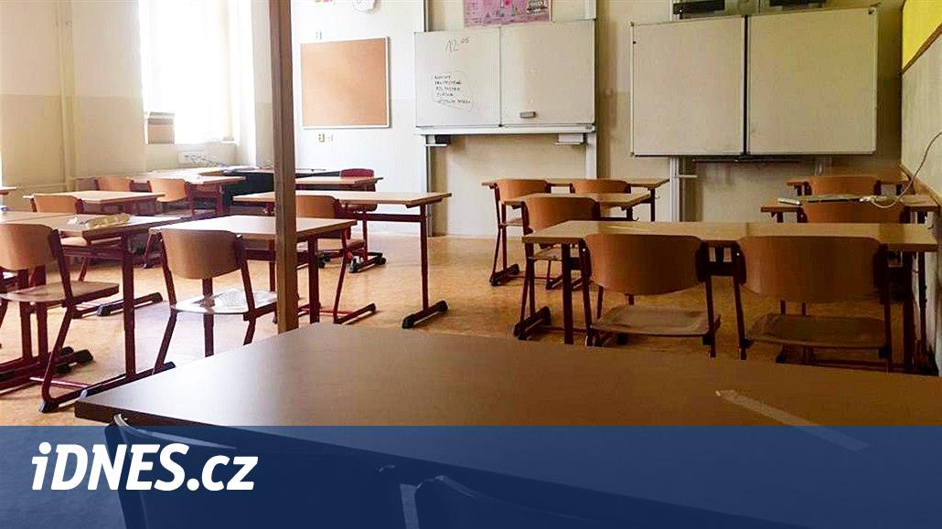 Ulice Jako V Prvn koln Den Zlomek D t Se Vrac Po Pauze Do T d Ulice Jako V Prvn koln Den Zlomek D t Se Vrac Po Pauze Do T d