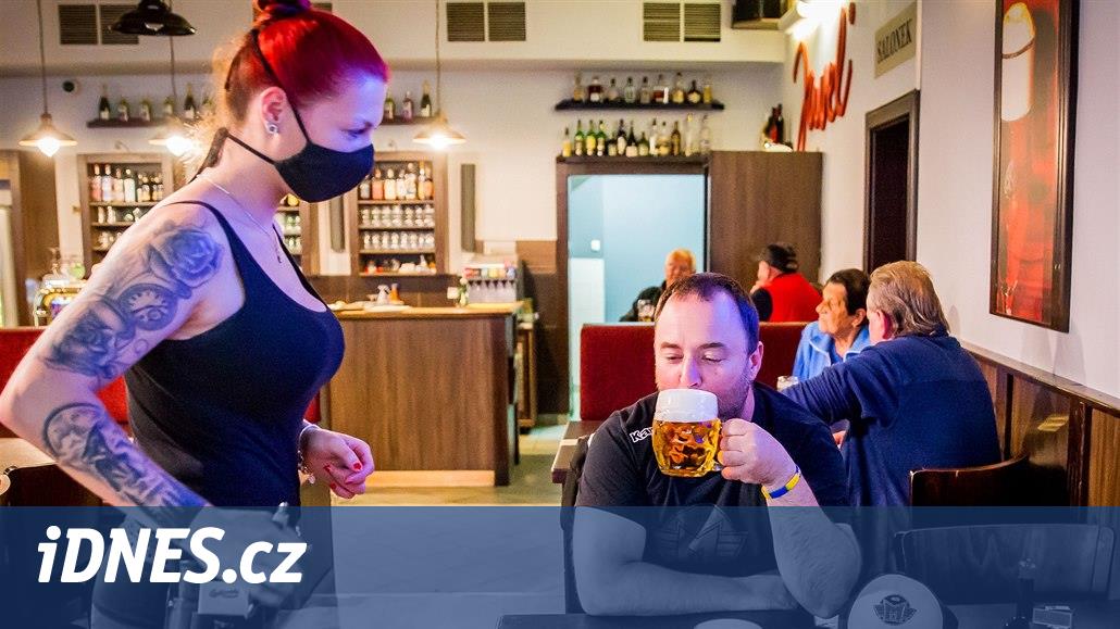 Většina Čechů se bojí o své oblíbené restaurace. Přesto do nich nechodí ...